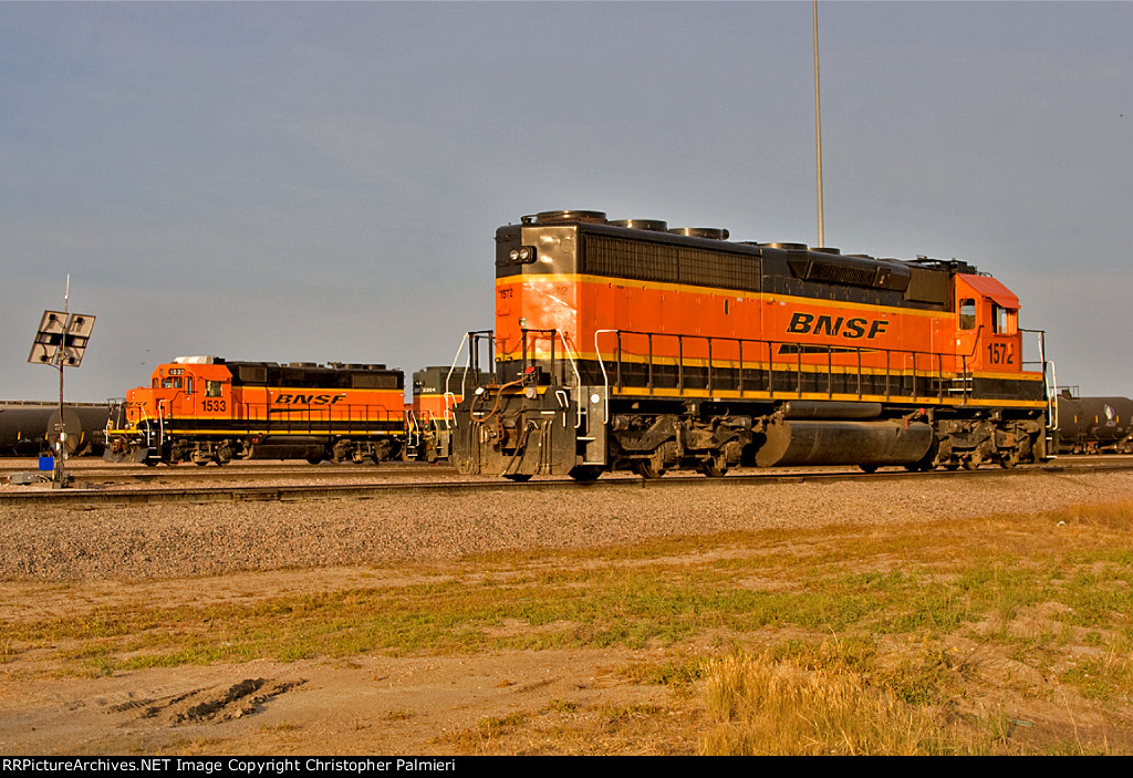BNSF 1533 and BNSF 1572